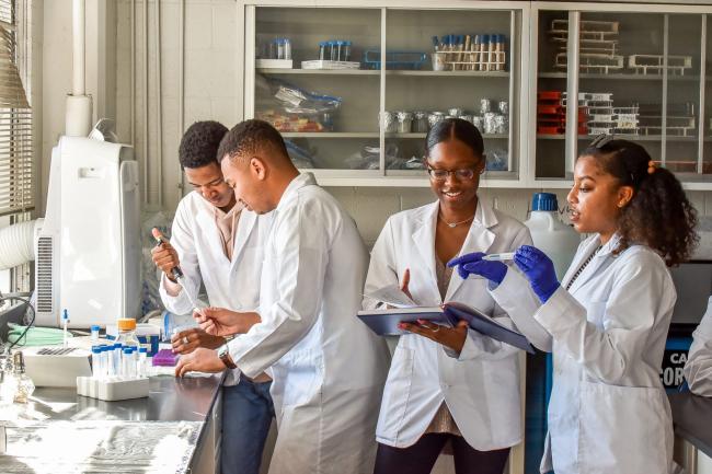 Howard University College of Medicine Announces $12 Million Gift from MacKenzie Scott | The Dig ...